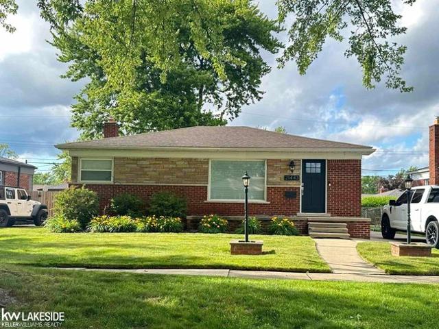 21443 Arrowhead St, Saint Clair Shores, MI 48082