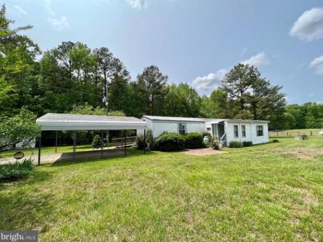 21446 Selph Ln, Bowling Green, VA 22427