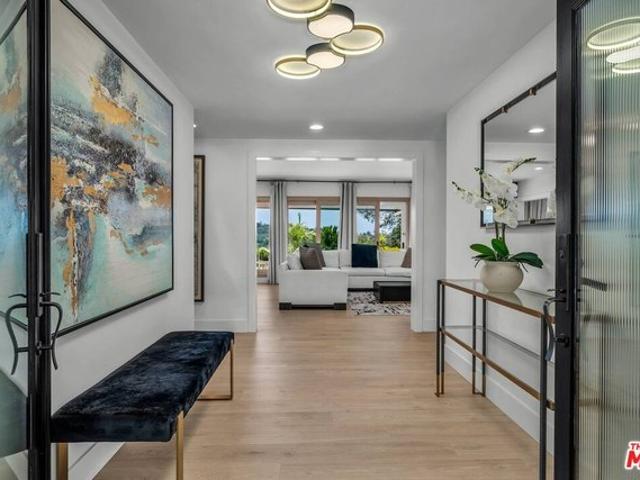2144 Banyan Dr, Los Angeles, CA 90049