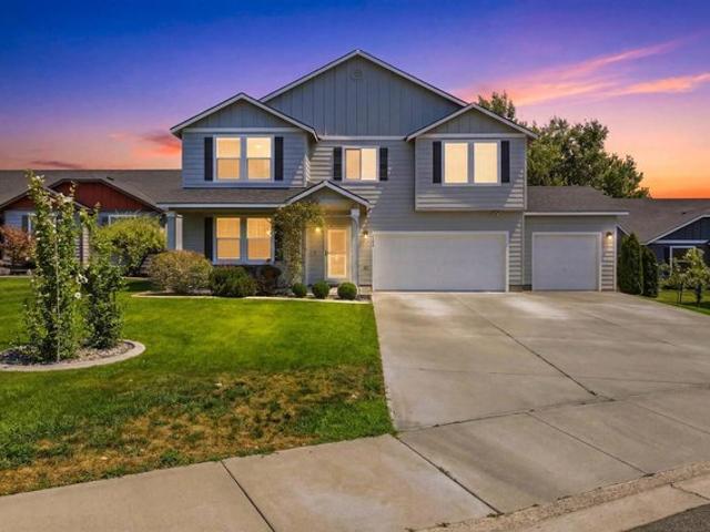 2144 Crab Apple Cir, West Richland, WA 99353