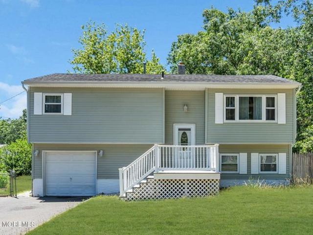 2144 Dover Pines Ave, Toms River, NJ 08755