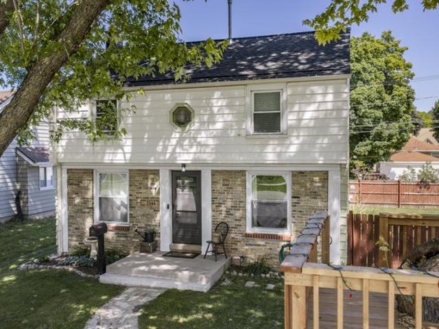 2144 S 108th St, West Allis, WI 53227