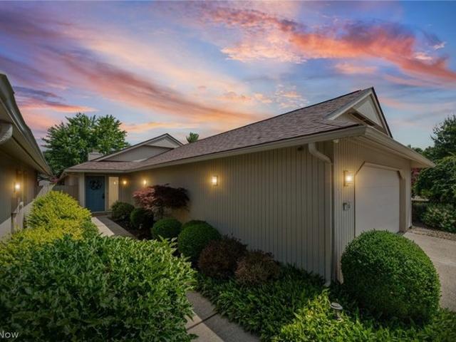 21454 Oak Bark Trl, Strongsville, OH 44149