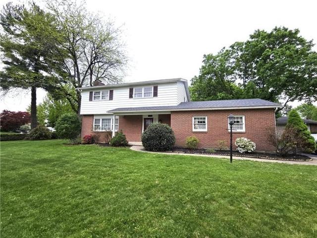 2145 Mark Twain Cir, Hanover Township, PA 18017
