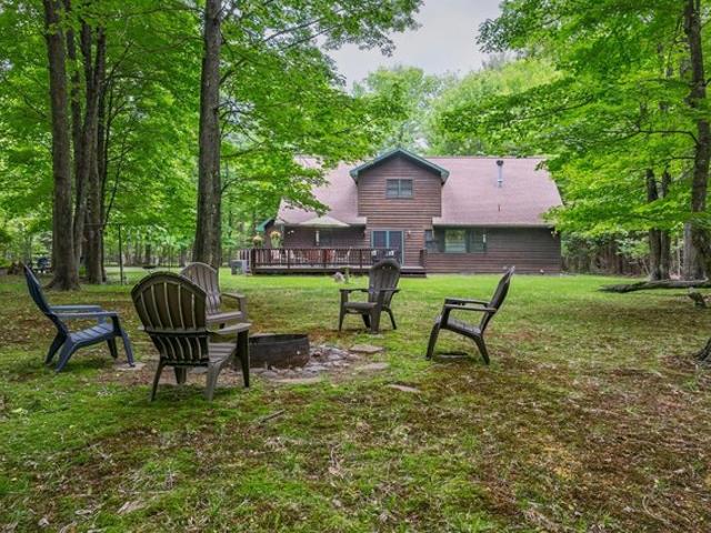 2145 Pinewood Dr, Eagle River, WI 54521