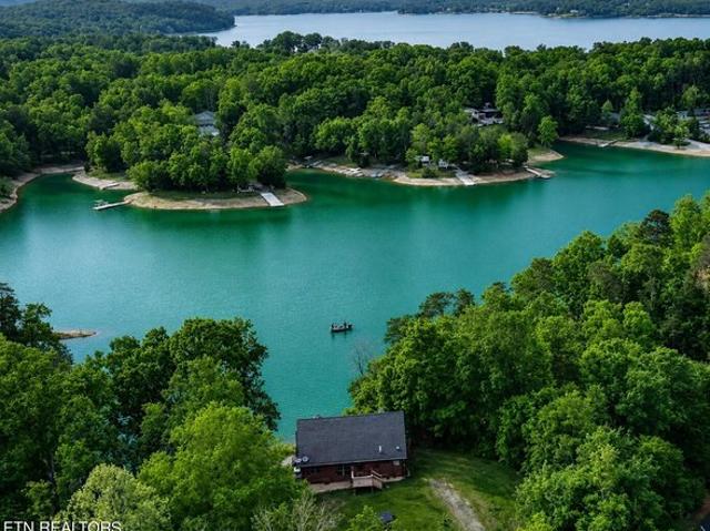 2145 Stillhouse Rd, Dandridge, TN 37725