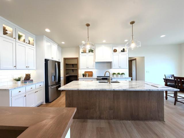2146 aurrailia court