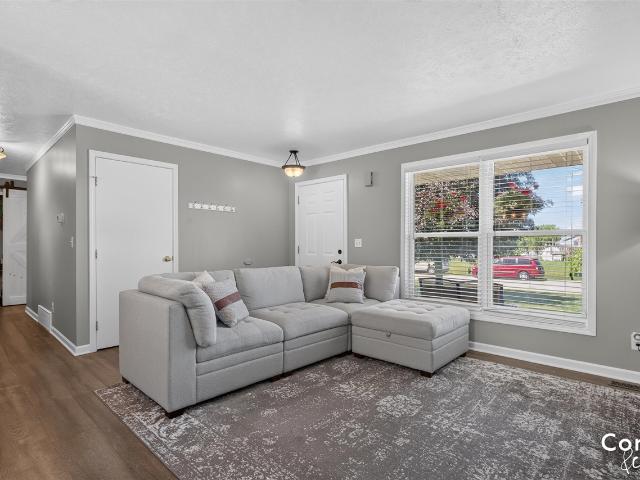 2146 E Maple Court