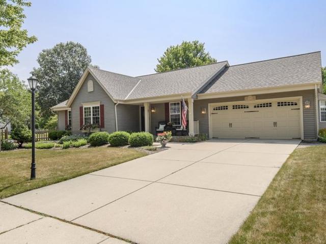 2147 Inverness Dr S, Waukesha, WI 53186