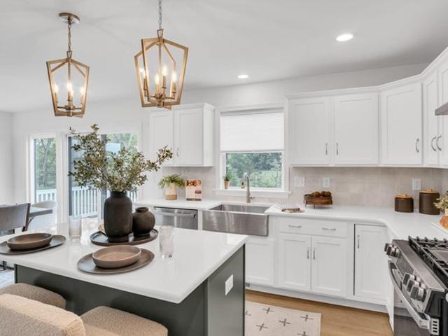 2147 S Autumn Chase Dr, Mechanicsburg, PA 17055