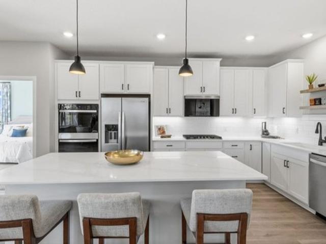 2148 Bluff Heights Dr, Shakopee, MN 55379