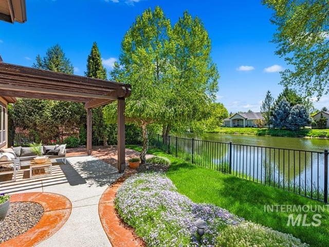 2148 S Links Place