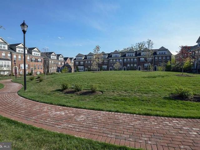 2149 Red Vine Dr, Vienna, VA 22182 | MLS #VAFX2301 | Compass