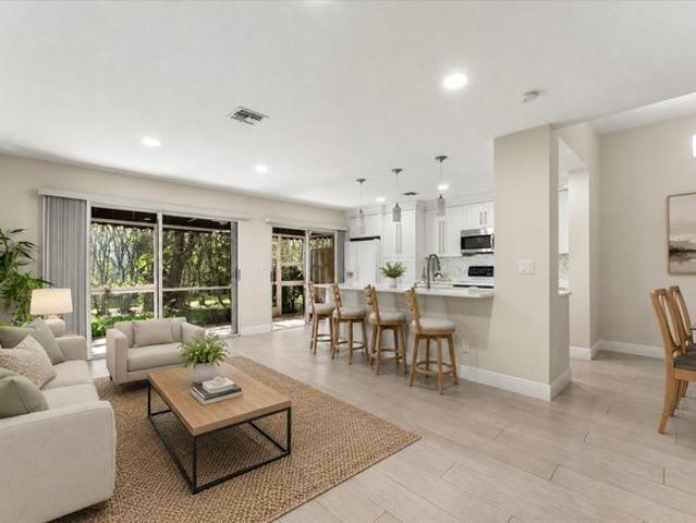 21400 Tudor Dr, Boca Raton, FL 33486