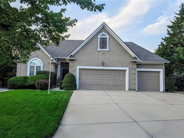 21400 W 98th Pl, Lenexa, KS 66220
