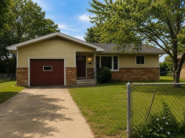 2140 N Kentwood Ave, Springfield, MO 65803
