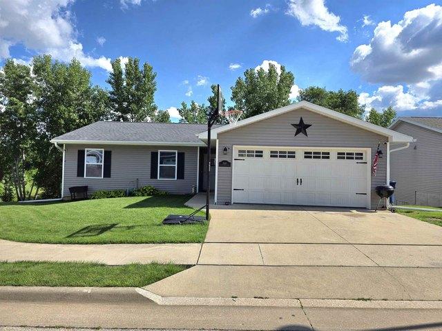 2140 Bald Eagle Ct, Dubuque, IA 52001