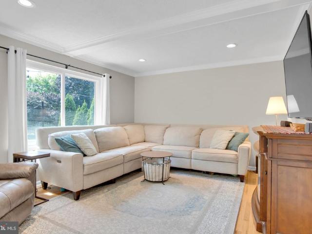 2140 Canterbury Dr