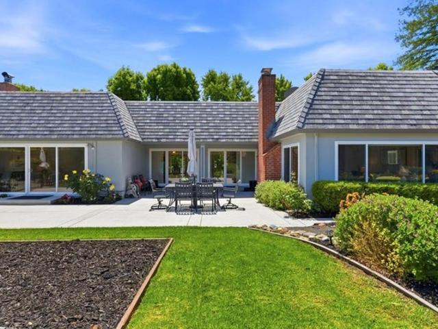 2140 Carmelita Ave, Hillsborough, CA 94010