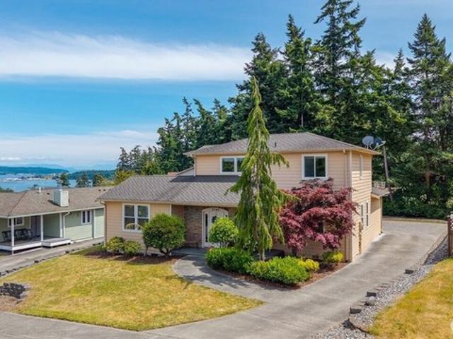 2140 SW Vista Park Dr, Oak Harbor, WA 98277