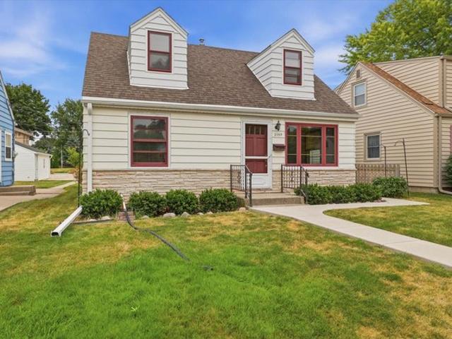 2140 S 109th St, West Allis, WI 53227