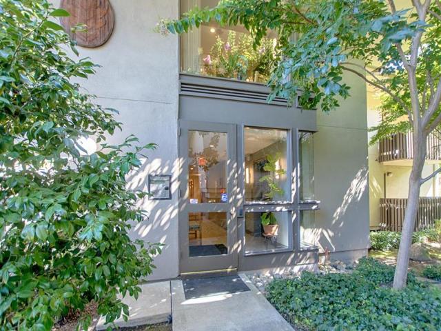 2140 Santa Cruz Avenue B106
