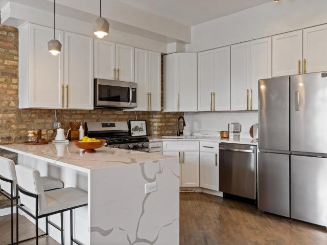 2140 W Huron Street # 2F