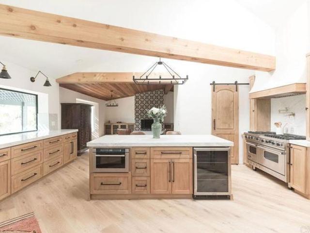2140 Warmlands Ave, Vista, CA 92084