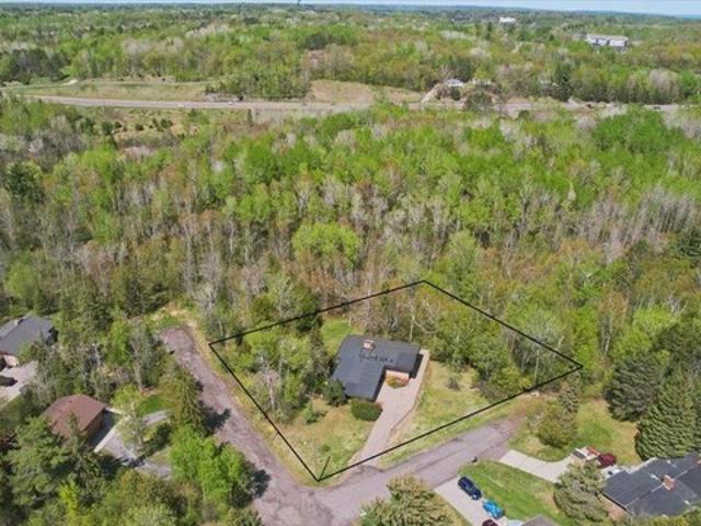 2141 Leonard St, Duluth, MN 55811