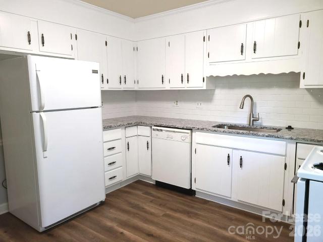 2141 Selwyn Avenue # 111