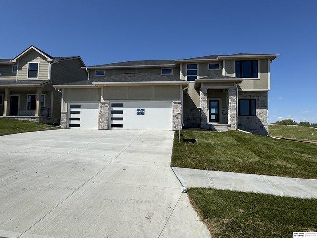 21420 Z St, Elkhorn, NE 68022