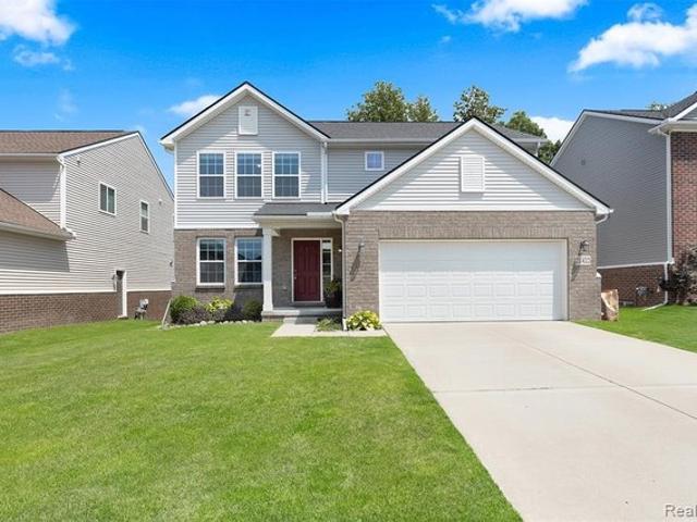 21422 Navarra Dr, Lyon Township, MI 48178