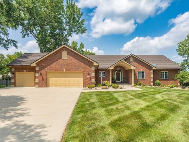 2142 NW 134th St, Clive, IA 50325
