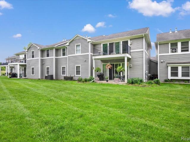 2142 Carriage Hill Circle