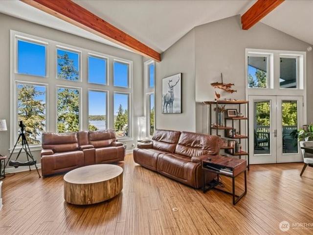 2142 Island Dr NW, Olympia, WA 98502