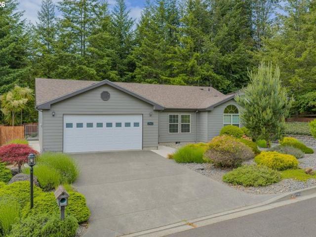 2142 Lynne Dr, North Bend, OR 97459