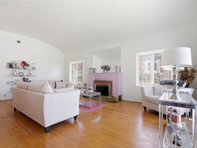 2142 W 73rd