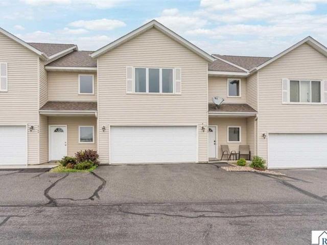 2142 Willow Trl, North Mankato, MN 56003