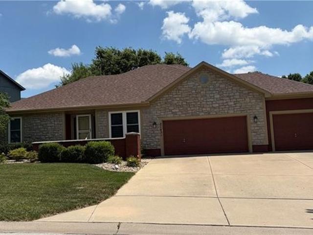 21431 W 112th Ter, Olathe, KS 66061
