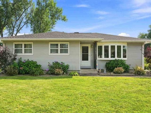 2143 NE Richard Dr, Cedar Rapids, IA 52402