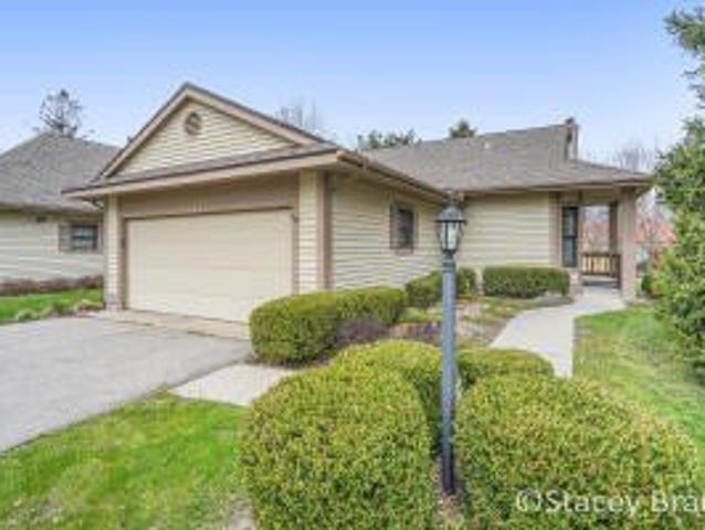 2143 Deer Hollow Dr SE, Grand Rapids, MI 49508
