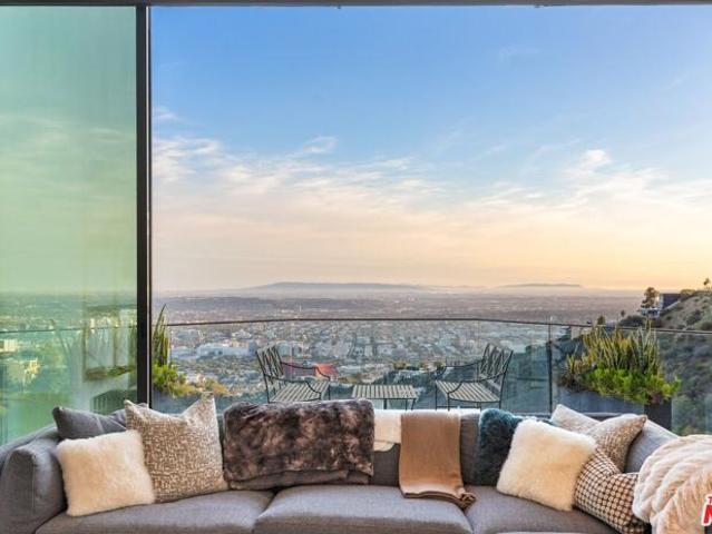 2143 Sunset Plaza Dr, Los Angeles, CA 90069