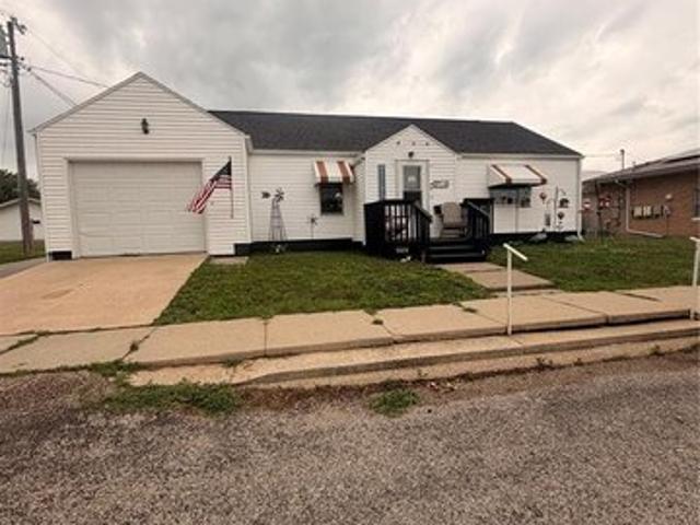 214 1st St, Keystone, IA 52249