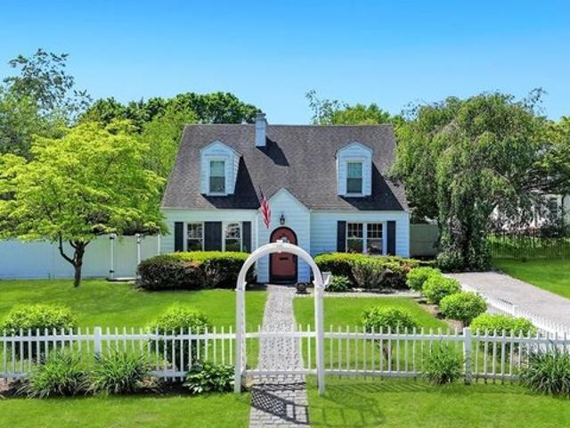 214 1st St, Saint James, NY 11780