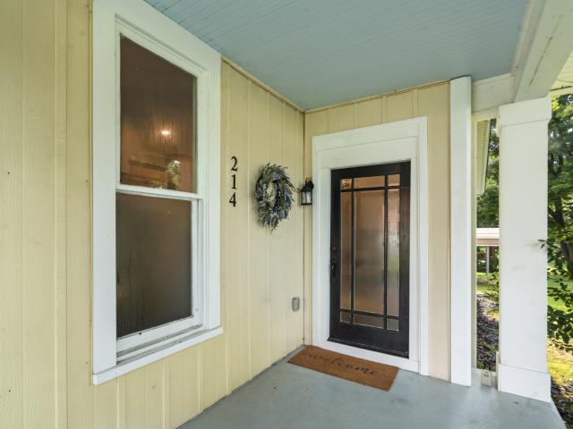 214 2nd Ave