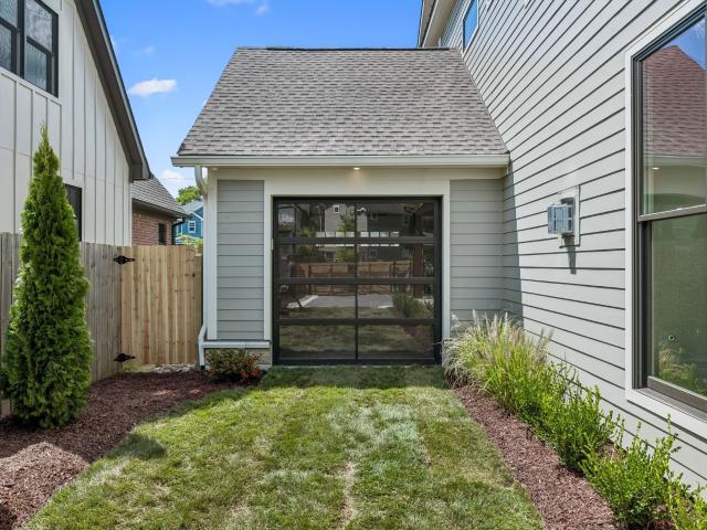 214 38th Ave N