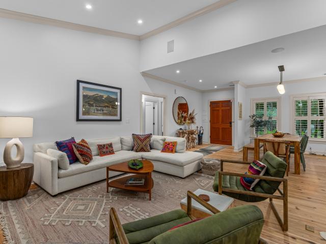 214 6th Avenue