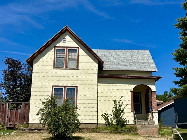 214 6th St NW, Valley City, ND 58072