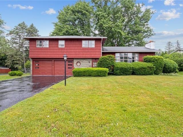 214 Colony Park Dr, Liverpool, NY 13088
