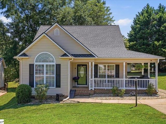214 Cool Water Ct, Boiling Springs, SC 29316